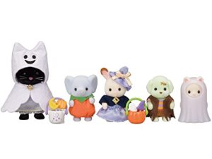 calico critters trick or treat parade, limited edition seasonal halloween set with 5 collectible figures and costume accessories