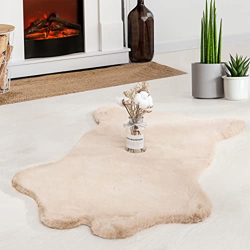 HYSEAS Faux Fur Sheepskin Throw Rug, 2x3 Feet Faux Fur Area Rug Luxurious Ultra Soft Faux Rabbit Fur Rug Fluffy Plush Shaggy Carpet for Floor, Sofa, Home Decoration, Khaki