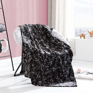 betsey johnson- throw blanket, ultra soft & cozy plush home decor, all season bedding (pretty floral black, oversized throw) 50 x 70