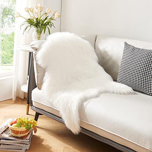 Rainlin Ultra Soft Fluffy Faux Fur Sheepskin Rugs for Bedroom Living Room White Fuzzy Washable Home Decor Carpets Plush Shag Small Area Rugs,2x3 Feet