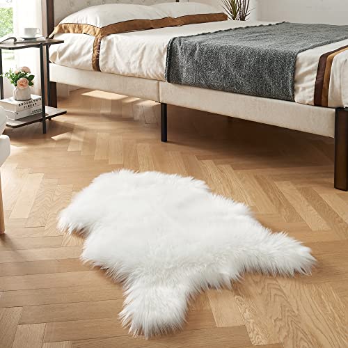 Rainlin Ultra Soft Fluffy Faux Fur Sheepskin Rugs for Bedroom Living Room White Fuzzy Washable Home Decor Carpets Plush Shag Small Area Rugs,2x3 Feet