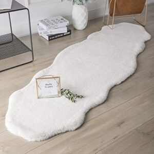 Ashler Faux Rabbit Fur Area Rug White（2 X 6 ft）& Throw Pillow Covers White 18 X 18 inches