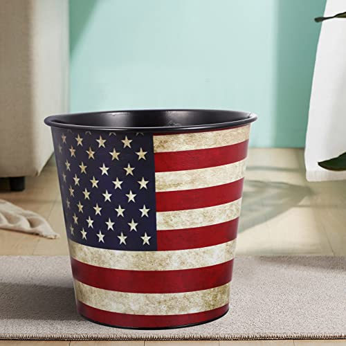 Happyyami American Flag Printed Metal Trash Can Vintage Garbage Bin Reusable Round Bedroom Rubbish Can Retro Kitchen Wastebasket for Farmhouse Home Office