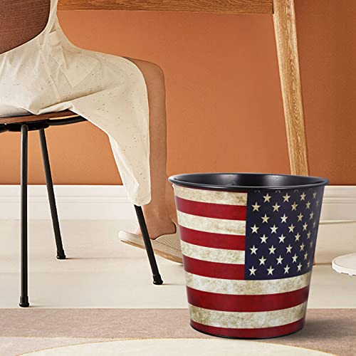 Happyyami American Flag Printed Metal Trash Can Vintage Garbage Bin Reusable Round Bedroom Rubbish Can Retro Kitchen Wastebasket for Farmhouse Home Office