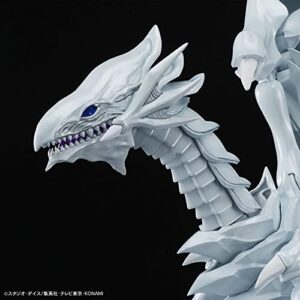 BANDAI NAMCO Entertainment Bandai Figure-Rise Standard Amplified Blue-Eyes White Dragon Model Kit