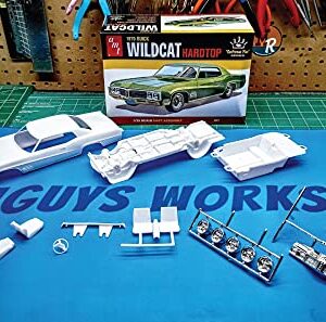 AMT1970 Buick Wildcat Hardtop 1:25 Scale Model Kit