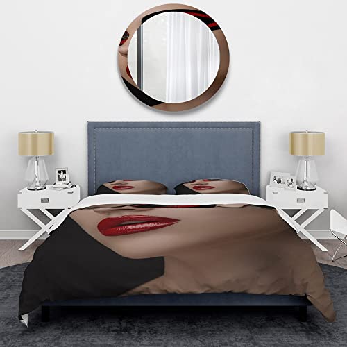 DESIGN ART Designart 'Red Lips Black Makeup On The Eyes of Mask Women' Modern Duvet Cover Comforter Set King Cover + Comforter + 2 King Shams 4 Piece