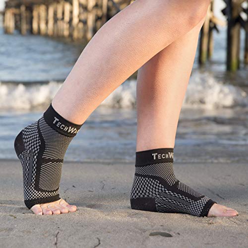 TechWare Pro Compression Sock Sleeve 2 Pr Bundle Black & White XXL