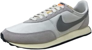 nike womens waffle trainer 2 se shoe, sail/medium gray/light bone, 9