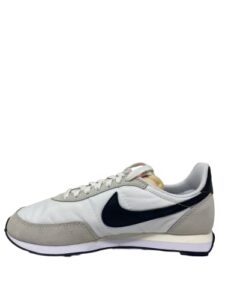 nike women's waffle trainers 2, white/black-sail-summit white, 9 m us