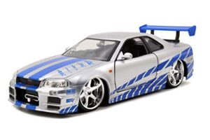 jada toys fast & furious brian’s 2002 nissan skyline r34 die-cast car, 1:24 scale, silver & blue