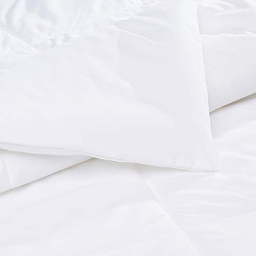 Amazon Basics Reversible, Lightweight Microfiber Comforter Blanket, Full/Queen, White