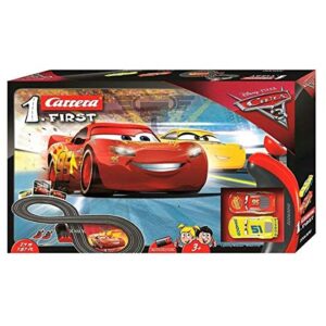 carrera first disney/pixar cars 3 - slot car race track - includes 2 cars: lightning mcqueen and dinoco cruz - battery-powered beginner racing set for kids ages 3 years and up