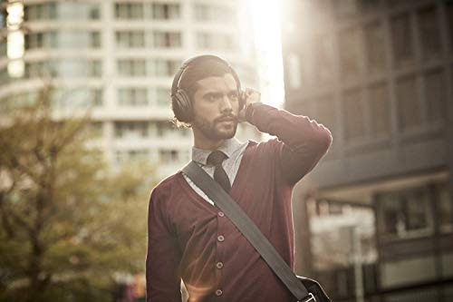 Bose QuietComfort 35 (Series II) Wireless Headphones, Noise Cancelling, with Alexa voice control – Triple Midnight (Renewed)