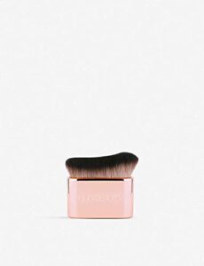 huda beauty body brush (for body highlighters) body brush blur & glow