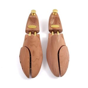 CONSDAN Cedar Shoe Trees For Men Women | USA Grown Cedar Wood, Adjustable Wood Shoe Tree, Crease Protector, Small, 2 Pairs