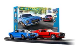 scalextric american street duel 1970's camaro vs. mustang 1:32 slot car race track set c1429t, blue & red