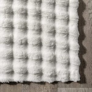 nuLOOM Jeni Solid Faux Rabbit Machine Washable Runner Rug, 2' 6" x 8', White