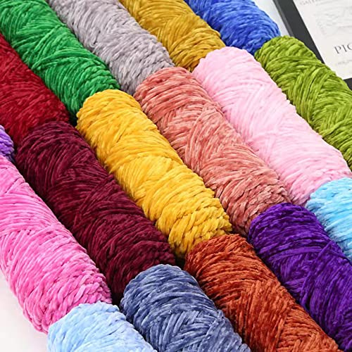 4 Skeins Chenille Yarn，Hand Knitting Soft Glossy Chenille Velvet Amigurumi Yarn for Crochet Weaving Blanket DIY Craft Total 400g (Harvest Green)