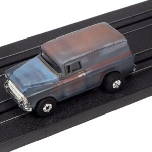 Auto World Thunderjet 1957 Chevrolet Suburban (Rusted) HO Scale Slot Car