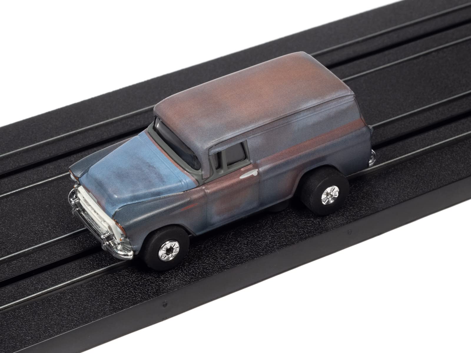 Auto World Thunderjet 1957 Chevrolet Suburban (Rusted) HO Scale Slot Car