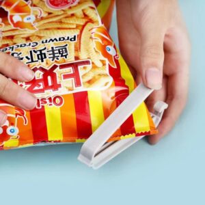 Plastic Sealing Clips Bag Clips for Food Snacks , Chip Clips Food Clips,1.6-3.2-4inch,Fresh-Keeping Clamp Sealer, Three Sizes and Two Colors(32PCS)