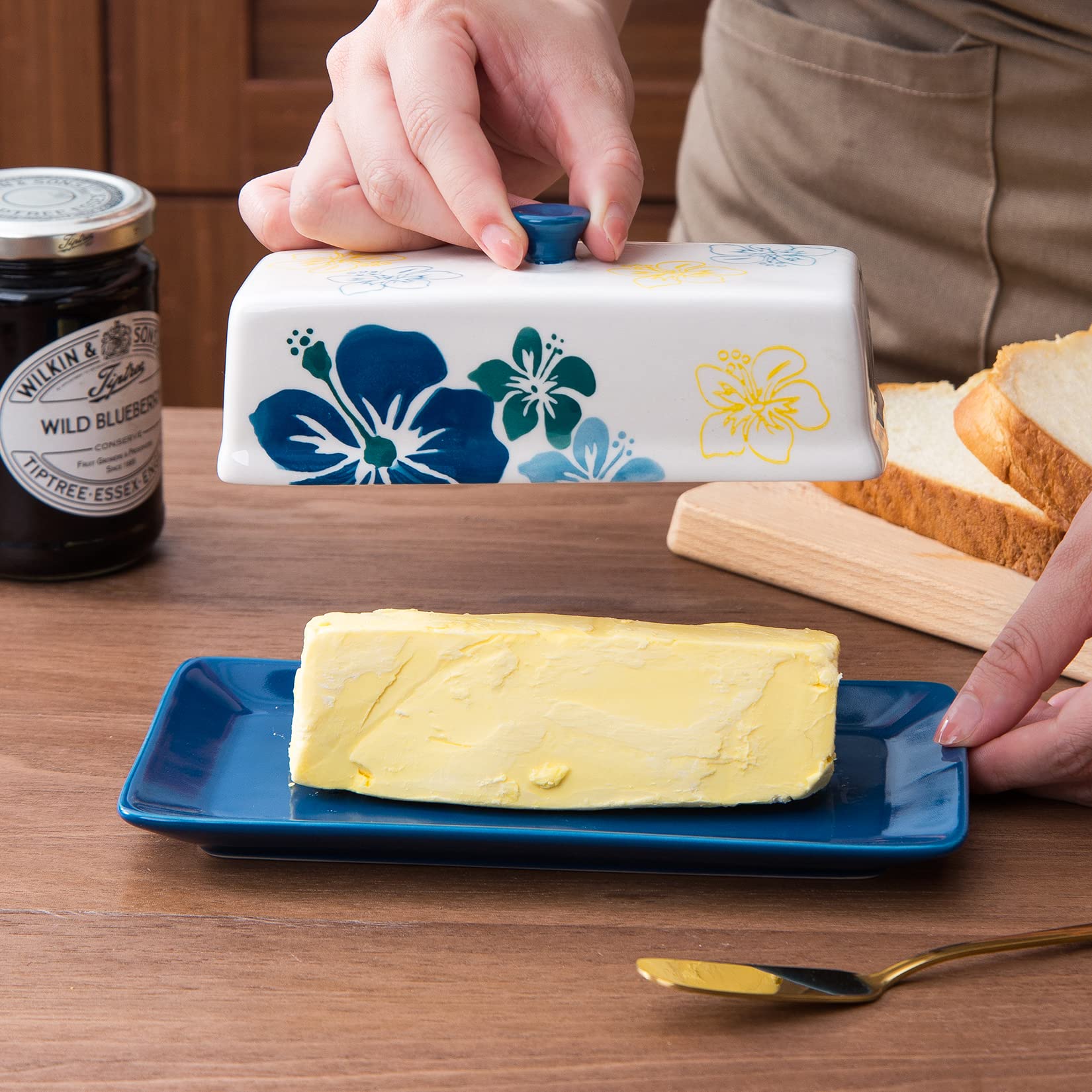 SAGOSKAT Butter Dish Ceramic Butter Keeper Butter Dish with Lid, Butter Container, Dishwasher Safe, Blue