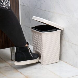 Mind Reader Basket Collection, Trash Can, 5.5 Liter Capacity, Attached Hinged Lid, Pedal Allows Hands-Free Opening, Bathroom Bin, 8.07" L x 8.07" W x 11.1" H, Ivory