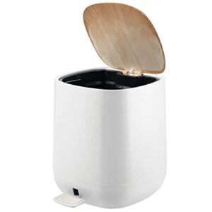 mDesign Modern 1.3/5 Liter Gallon Plastic Step Trash Can Wastebasket, Small Garbage Container Bin - for Bathroom, Powder Room, Bedroom, Kitchen, Craft Room - Removable Liner Bucket - White/Bamboo