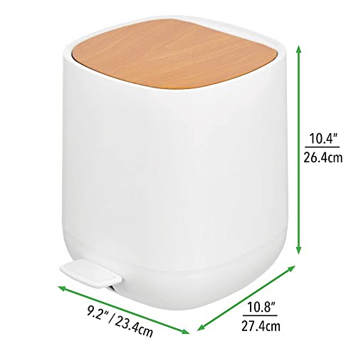 mDesign Modern 1.3/5 Liter Gallon Plastic Step Trash Can Wastebasket, Small Garbage Container Bin - for Bathroom, Powder Room, Bedroom, Kitchen, Craft Room - Removable Liner Bucket - White/Bamboo