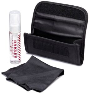 oakley lens eyeglass cleaning kit, black, one size