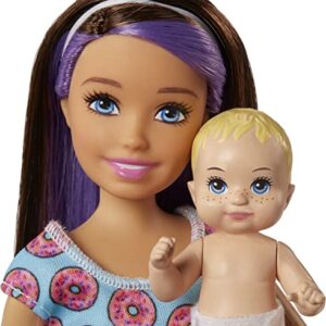 Barbie Skipper Babysitters Inc Dolls & Accessories, Set with Skipper Doll, Color-Change Baby Doll, High Chair & Crib