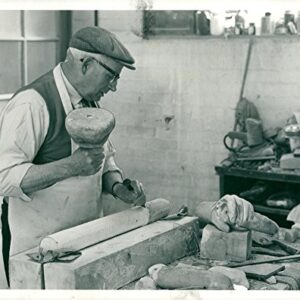 Vintage photo of Sculptor Stanly Skippis