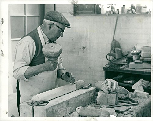 Vintage photo of Sculptor Stanly Skippis