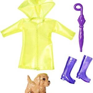 Barbie Club Chelsea Accessory Pack, Rainy Day-Themed Clothing and Accessories for Small Dolls, 4 Pieces for 3 to 7 Year Olds Include Raincoat, Umbrella and Puppy