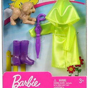 Barbie Club Chelsea Accessory Pack, Rainy Day-Themed Clothing and Accessories for Small Dolls, 4 Pieces for 3 to 7 Year Olds Include Raincoat, Umbrella and Puppy