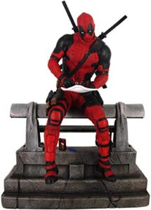 marvel premier collection: deadpool (movie version) statue, multicolor