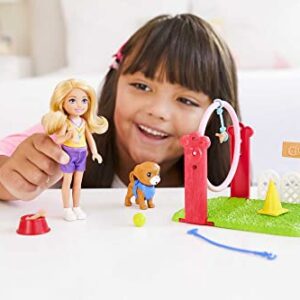 Barbie Chelsea Can Be Dog Trainer Playset with Blonde Chelsea Doll (6-in), Dog & Leash, Jumping Hoop, Obstacle Cones, Training Treats & More, Great Gift for Ages 3 Years Old & Up