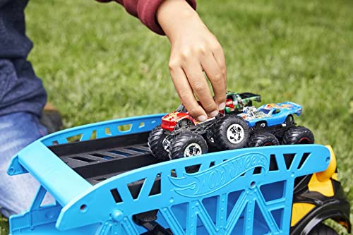 Hot Wheels - Monster Trucks Transport Truck, Includes 3 Cars, Multicolor (Mattel GGB64)