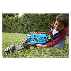 Hot Wheels - Monster Trucks Transport Truck, Includes 3 Cars, Multicolor (Mattel GGB64)