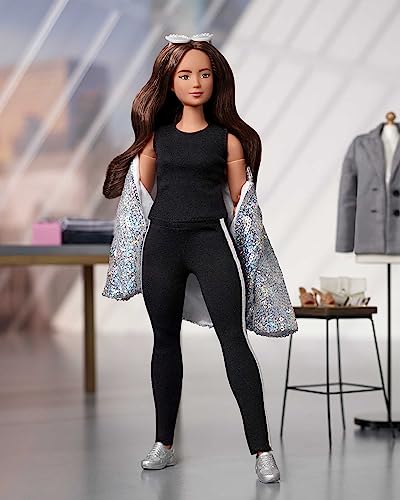 Barbie Signature @BarbieStyle Fully Poseable Fashion Doll (11.5-in Brunette, Curvy) with 2 Tops, Skirt, Pants, Coat, Jacket, 2 Pairs of Shoes & Accessories, Gift for Collector