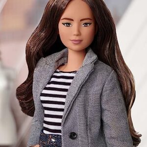 Barbie Signature @BarbieStyle Fully Poseable Fashion Doll (11.5-in Brunette, Curvy) with 2 Tops, Skirt, Pants, Coat, Jacket, 2 Pairs of Shoes & Accessories, Gift for Collector