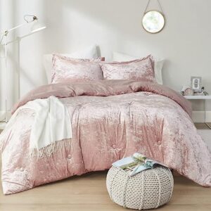 comfort spaces juliette luxe comforter set velvet lush with soft brushed microfiber reverse, all season cozy velvet bedding sets, fluffy comforter bed set, matching sham, blush full/queen 3 piece