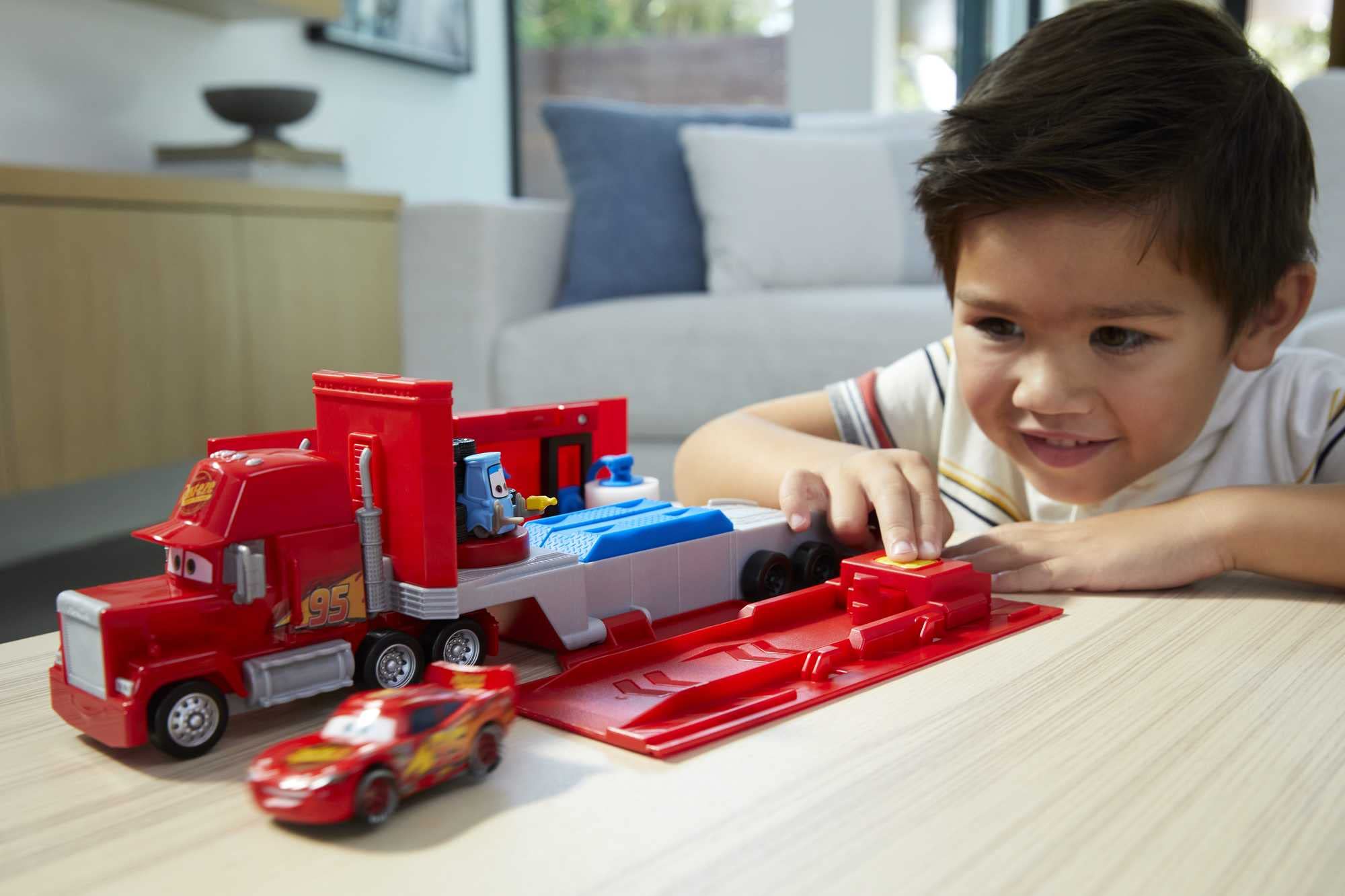 Mattel Disney Cars Toys Transforming Mack Playset, 2-in-1 Toy Truck & Tune-Up Station with Launcher, Lift & More