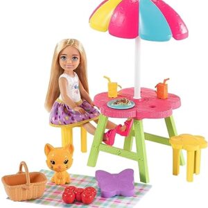 Barbie Chelsea Picnic Playset with Chelsea Doll (6-in Blonde), Pet Kitten, Picnic Table, Umbrella, Basket & Accessories, Gift for 3 to 7 Year Olds