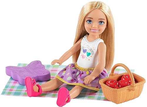 Barbie Chelsea Picnic Playset with Chelsea Doll (6-in Blonde), Pet Kitten, Picnic Table, Umbrella, Basket & Accessories, Gift for 3 to 7 Year Olds