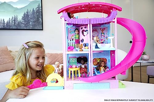 Barbie Dollhouse, Chelsea Playhouse with Transforming Areas & 20+ Pieces, Includes 2 Pets, Pool, Furniture & Accessories (Amazon Exclusive)