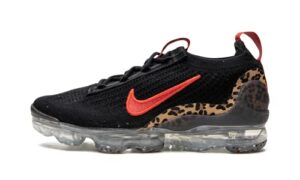 nike womens air vapormax 2021 fk shoe, black/crimson/brown, 6