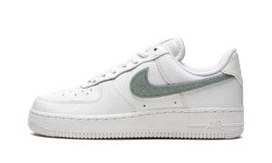 nike womens w air force 1 '07 ess dh4407 101 glitter swoosh - size 9w