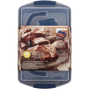 Wilton Perfect Results Non-Stick Oblong Cake Pan Set - Bake, Transport and Serve a Delicious Cakes, Brownies, Casseroles, 3-Piece, 13 x 9-Inch